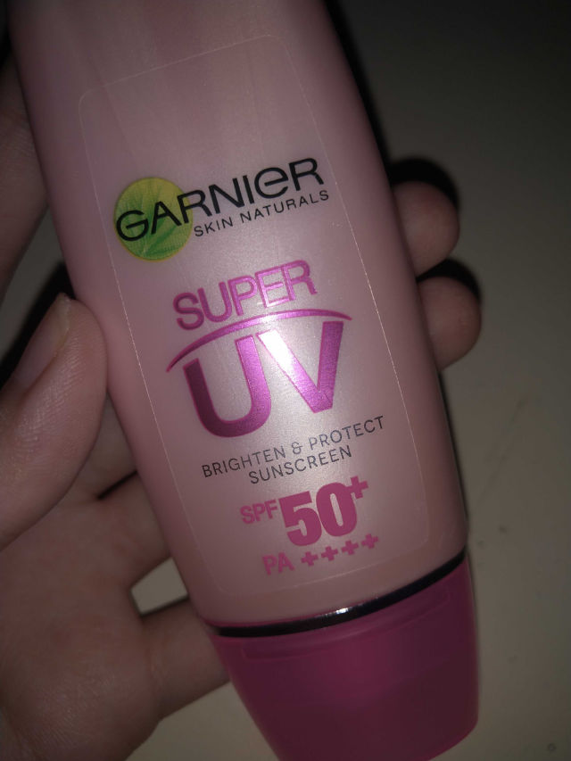 Garnier Skin Naturals Sakura White Super UV Pinkish Glow SPF