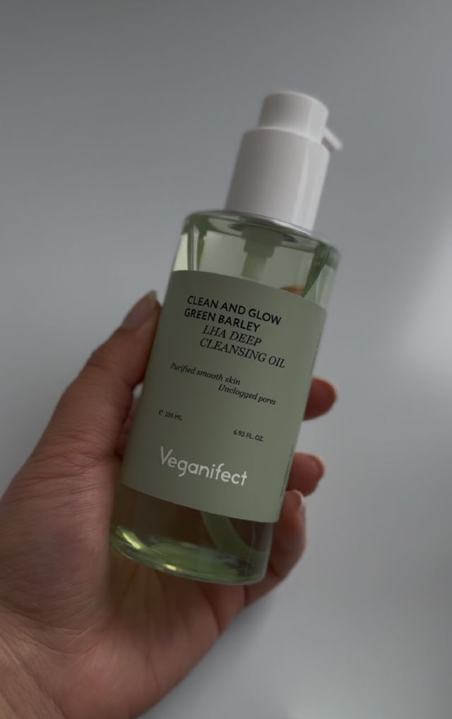 Veganifect. Clean and Glow Green Barley LHA Deep Cleansing O